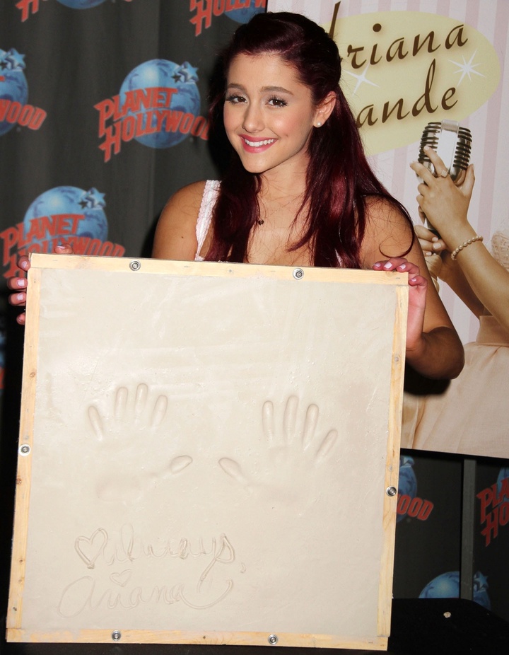 Ariana Grande Shared by 1f4m**f7go | PikPak